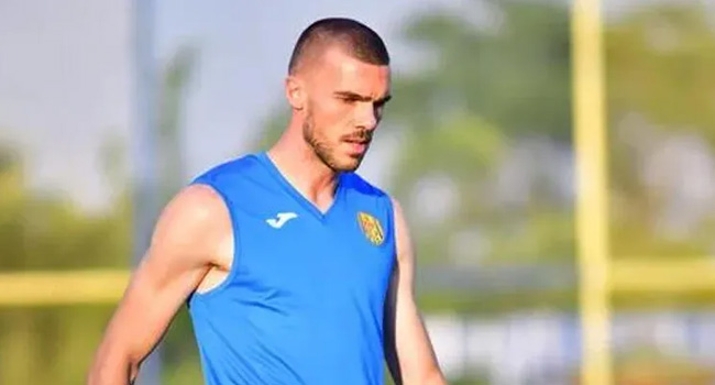 Saiss'in yerine Mujakic