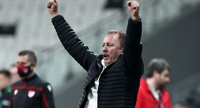 Sergen Yalçın ekibiyle geliyor!