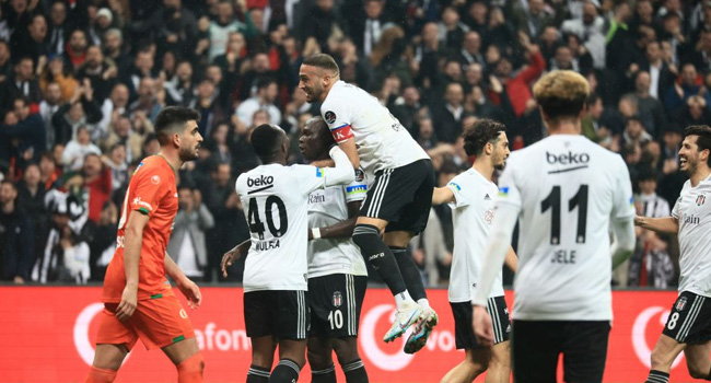 Hakkı’yla, Şeref’iyle!